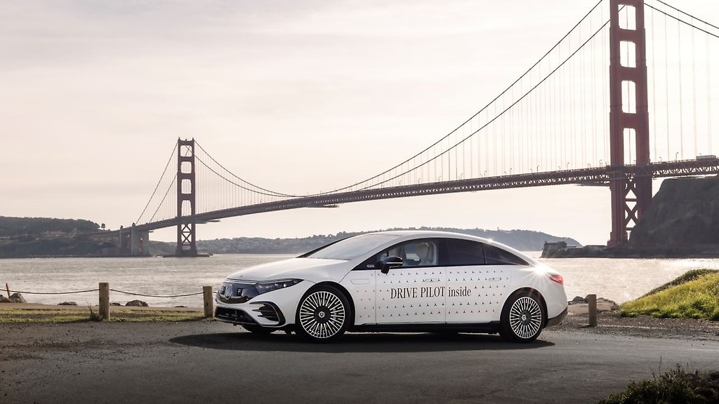 Mercedes-Benz announces U.S. availability of DRIVE PILOT | Mercedes ...