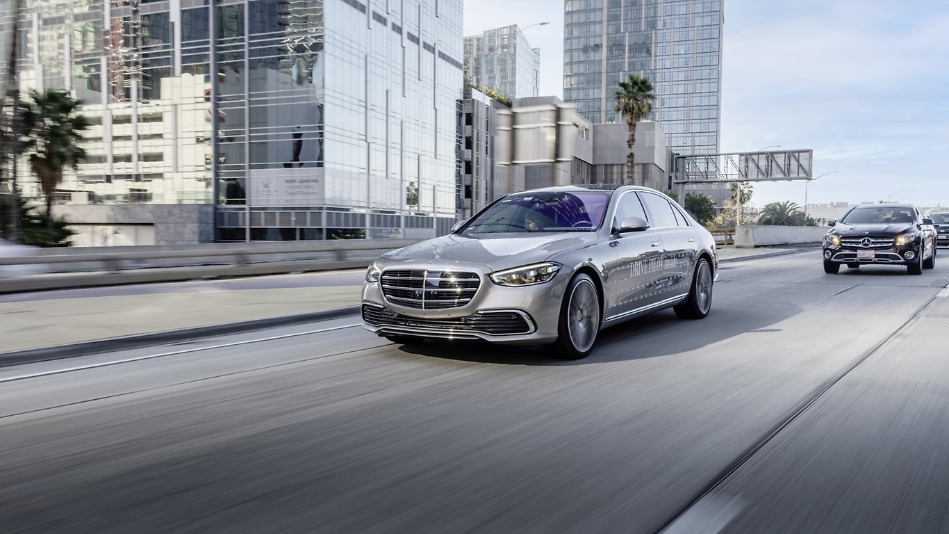 Mercedes-Benz – the front runner in automated driving and safety ...