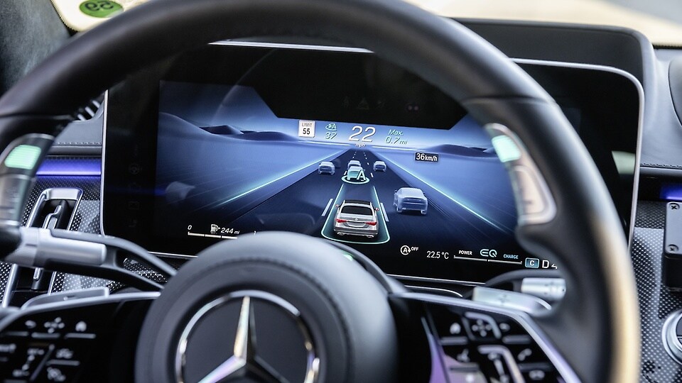 Mercedes-Benz – the front runner in automated driving and safety ...