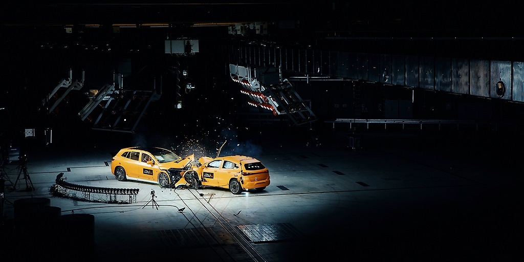 Real-life crash test: Mercedes-Benz electric vehicles are every bit as ...