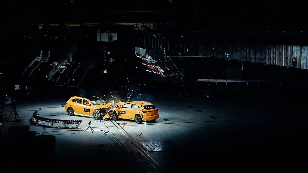 Real-life crash test: Mercedes-Benz electric vehicles are every bit as ...