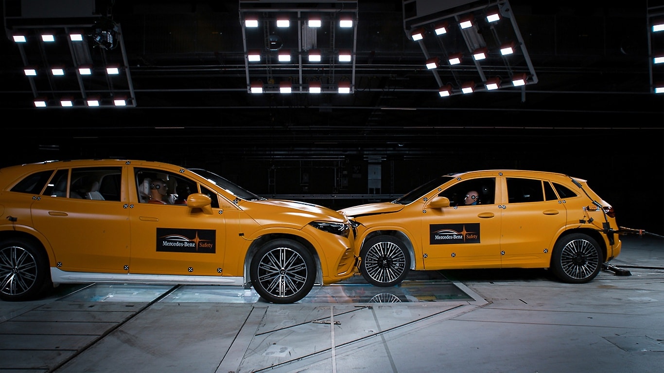 „Real-life“-Crashtest: Mercedes-Benz Elektrofahrzeuge sind so sicher ...
