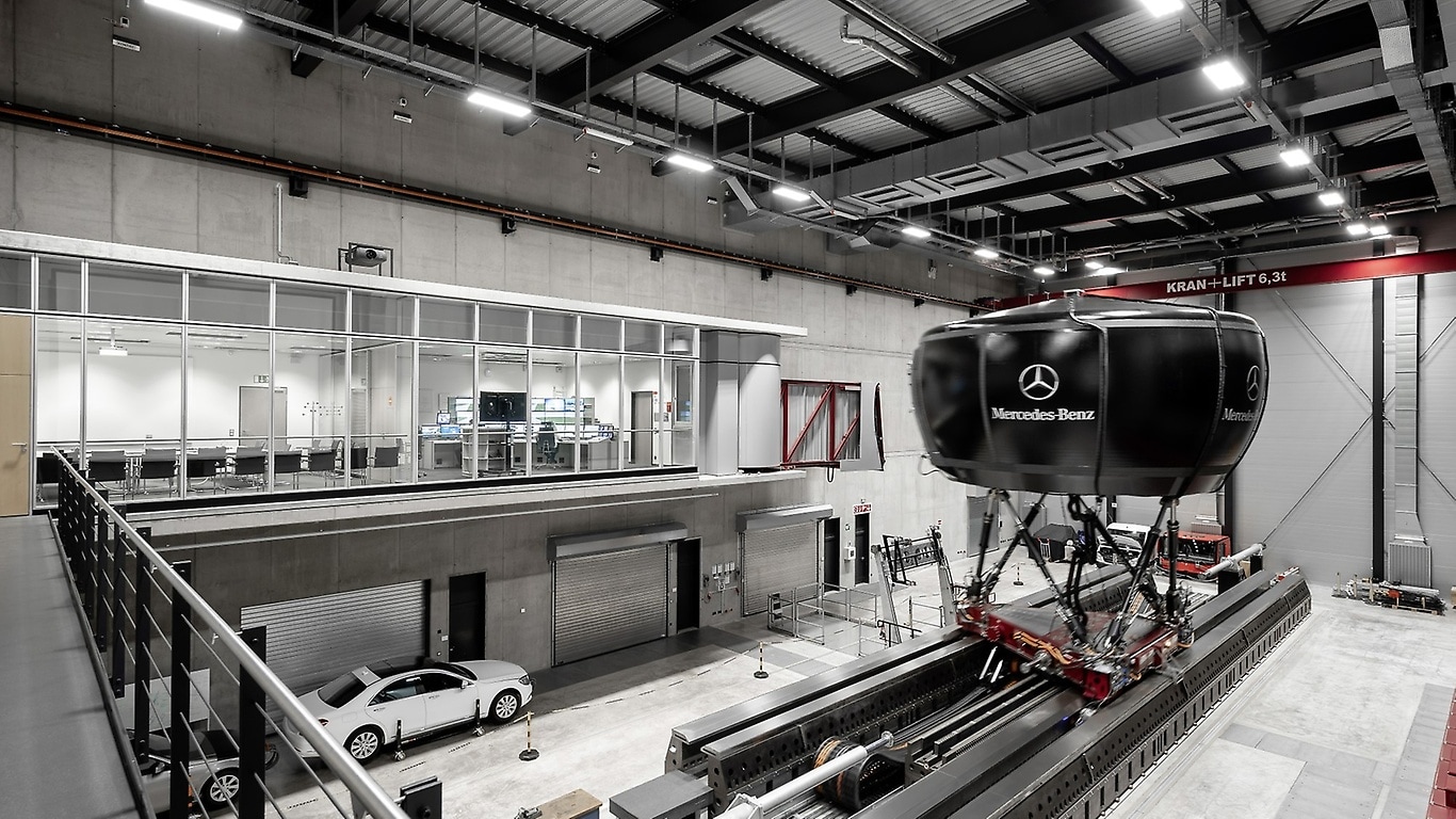 This is how the special driving character of a Mercedes-Benz is created ...