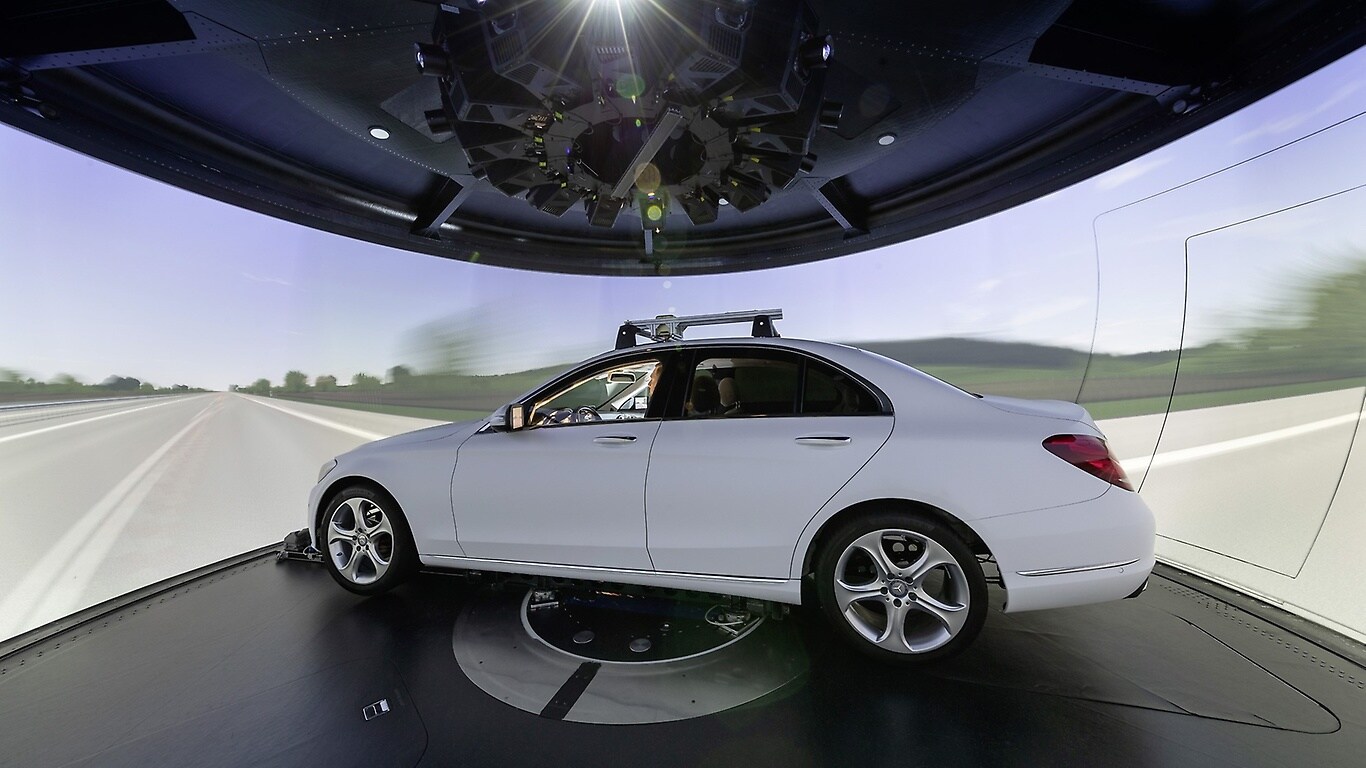 Simulators of today and tomorrow | Mercedes-Benz Group > Technology ...