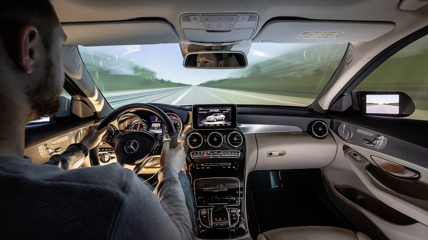 Simulators of today and tomorrow | Mercedes-Benz Group > Innovations ...