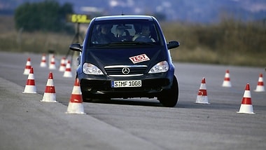 Pioneer for increased safety. | Mercedes-Benz Group > Innovations ...