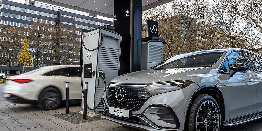 Mercedes-Benz opens first European Charging Hub | Mercedes-Benz Group ...