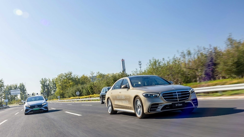 Automated test driving | Mercedes-Benz Group > Innovations > Product ...