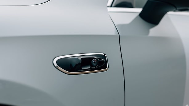 MB.DRIVE ASSIST PRO: Navigation and driving assistance merge | Mercedes ...