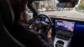MB.DRIVE ASSIST PRO: Navigation and driving assistance merge | Mercedes ...
