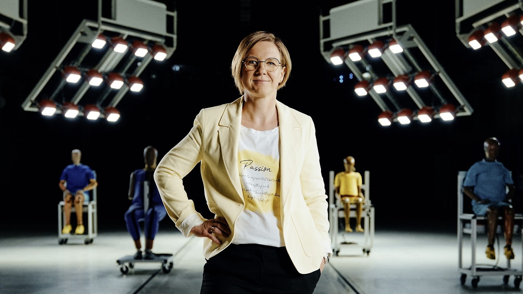 Female crash test dummies at Mercedes-Benz | Mercedes-Benz Group ...