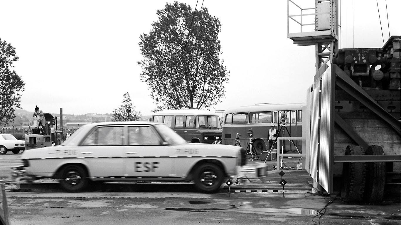 The History Of The Esf Models At Mercedes Benz Milestones In Safety Development Mercedes Benz