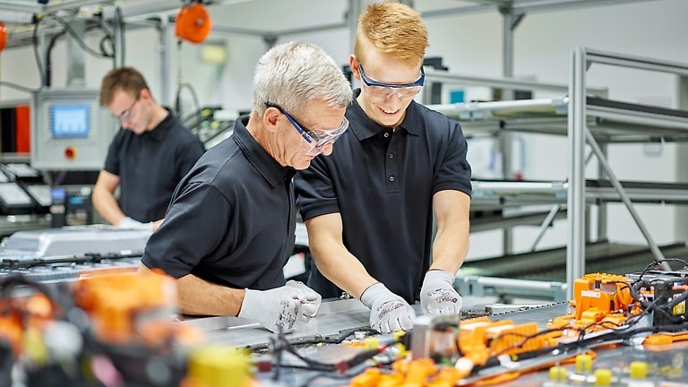 Pupils | Mercedes-Benz Group > Careers > Pupils