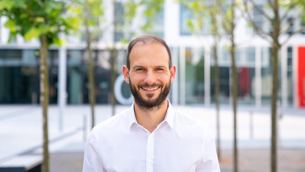 From the automotive workshop to innovation management | Mercedes-Benz ...