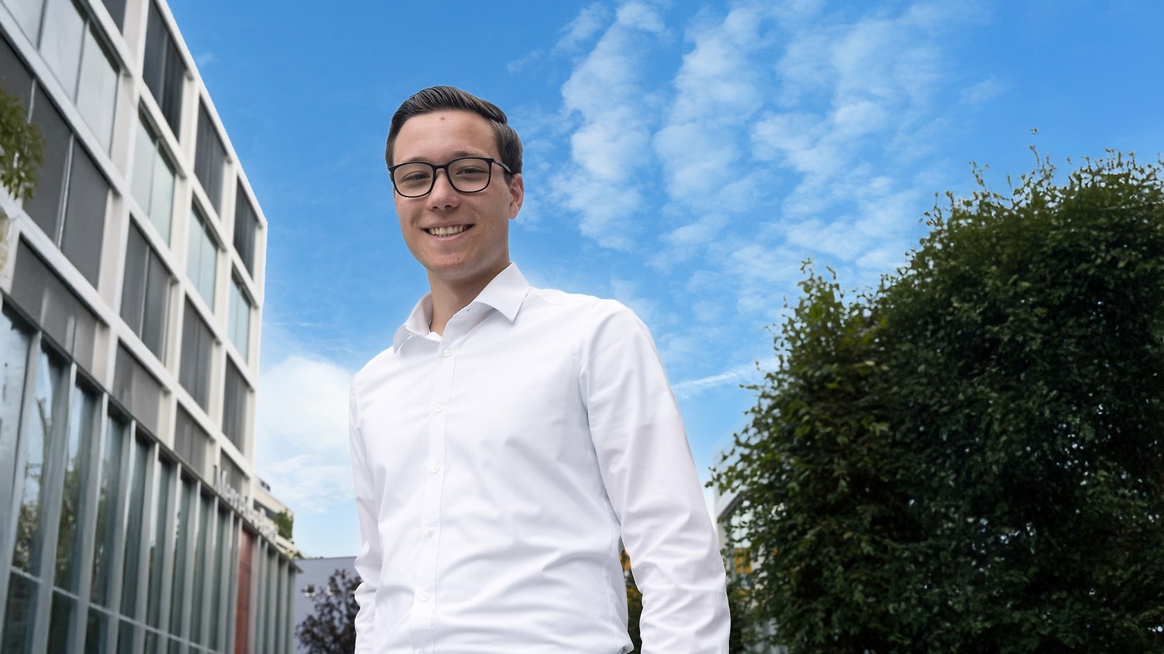 Authentic insights into dual studies at Mercedes-Benz | Mercedes-Benz ...