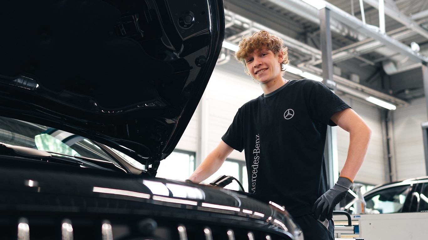 "At Mercedes-Benz, I gather experience for life." | Mercedes-Benz Group ...