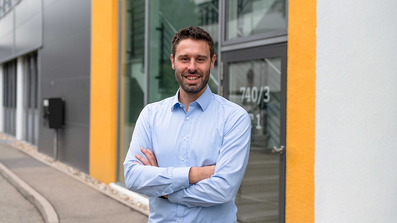 Numbers, Communication and Innovations | Mercedes-Benz Group > Careers ...