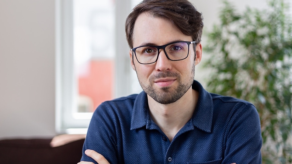 Data and Finance Experts Working Hand in Hand | Mercedes-Benz Group ...