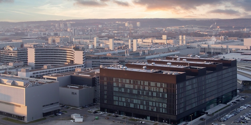 Mercedes-Benz Operating System, software developer | Mercedes-Benz ...