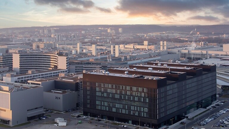 Mercedes-Benz Operating System, software developer | Mercedes-Benz ...