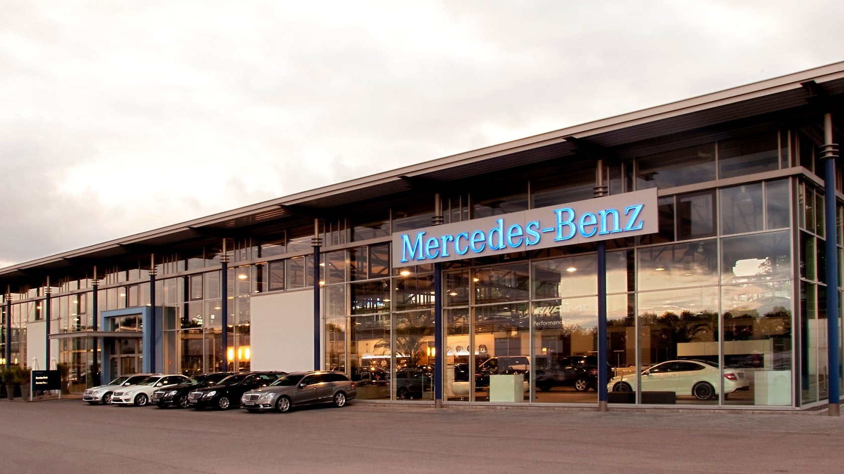 Mercedes-Benz Niederlassung Aachen | Mercedes-Benz Group > Karriere ...