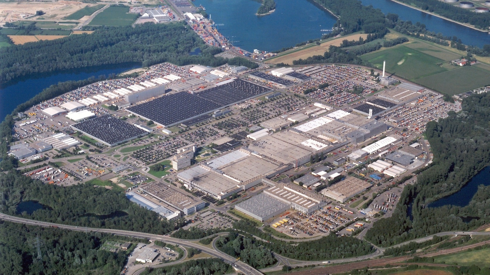 Mercedes-Benz Group, Wörth | Mercedes-Benz Group > Karriere > Über uns ...