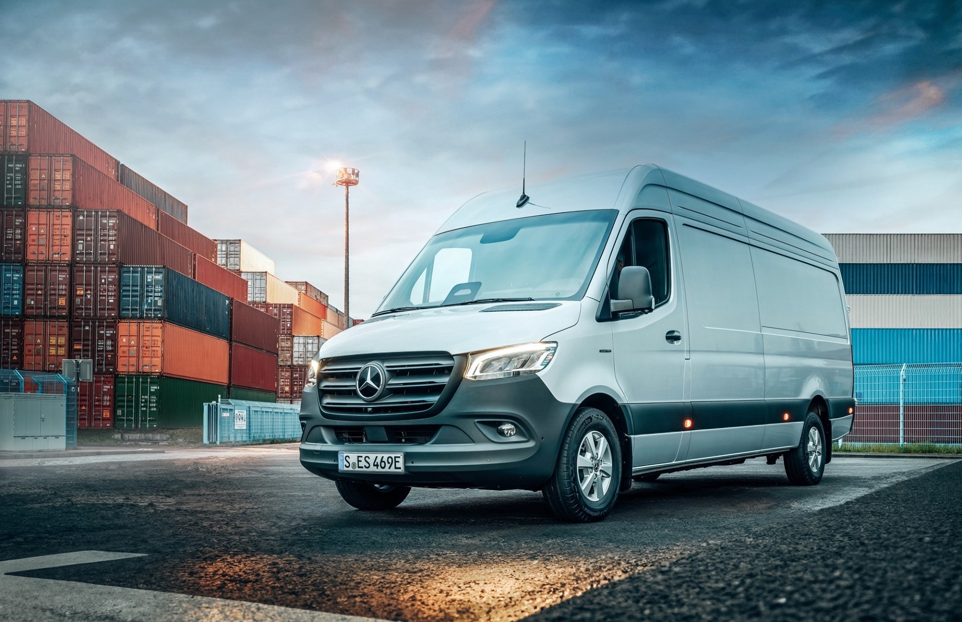 Our Integrity Code: Making the right decisions | Mercedes-Benz Group ...