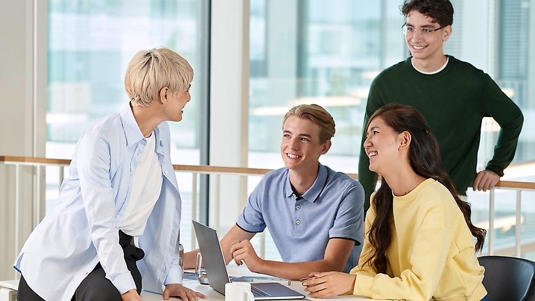 Learning | Mercedes-Benz Group > Sustainability > People > Learning