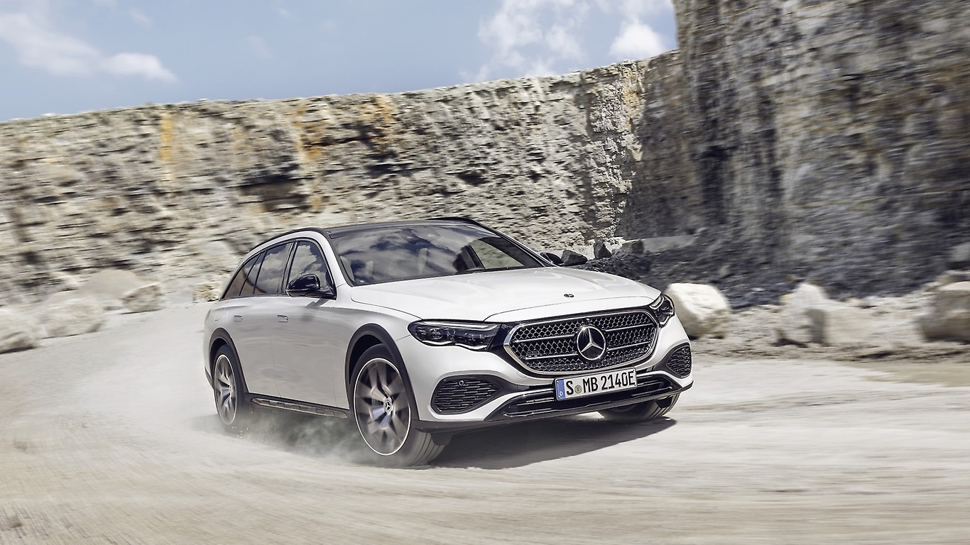 Mercedes-Benz Group sales rise to 2,493,000 vehicles in 2023 | Mercedes ...