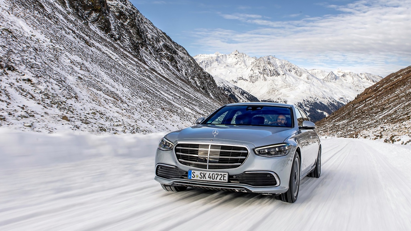 Mercedes-Benz Group finishes 2024 with a solid Q4 to reach 2.4 million ...