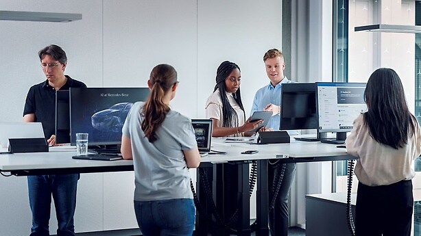AI at workplace Mercedes-Benz,Mercedes-Benz AI,Microsoft 365 Copilot ...