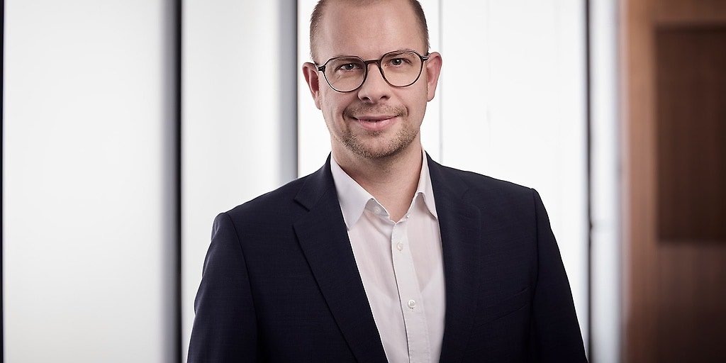 Sebastian Fay | Mercedes-Benz Group > Company > Corporate Governance ...
