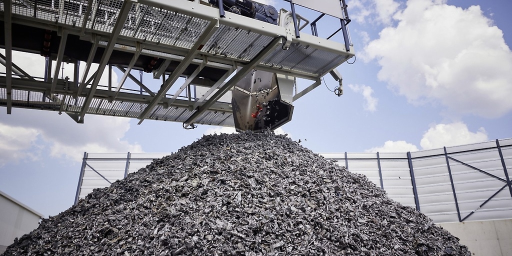 Mercedes-Benz aims to drive circularity through “urban mining ...