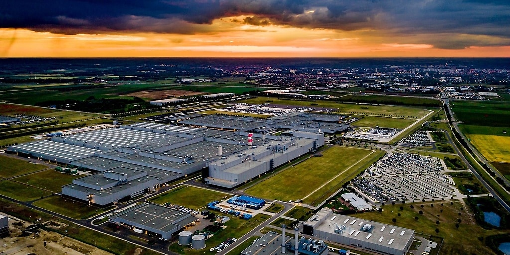 Mercedes-Benz Werk Kecskemét | Mercedes-Benz Group > Unternehmen ...