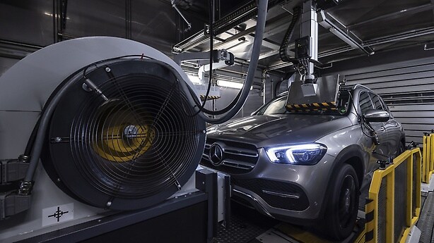 Test Procedures eMission Lab Untertürkheim | Mercedes-Benz Group ...