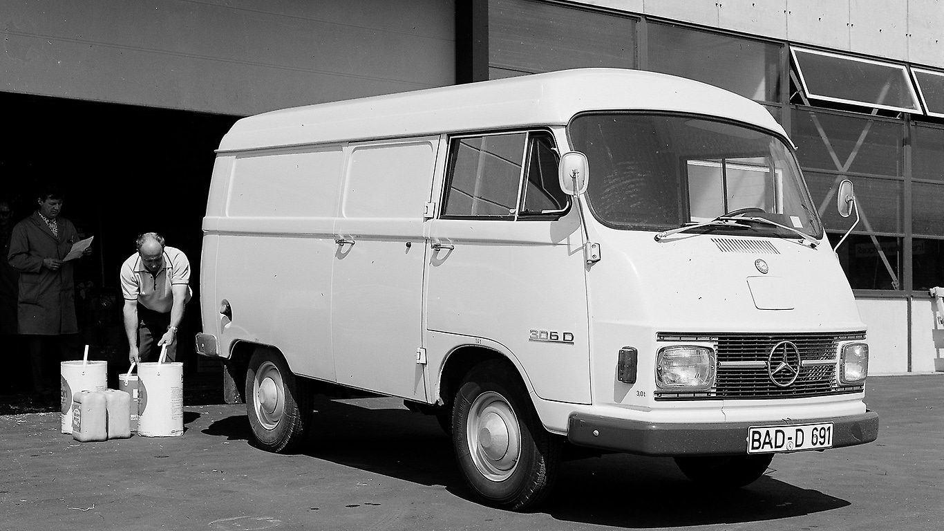 Vans: Decades of innovation and anniversaries | Mercedes-Benz Group ...