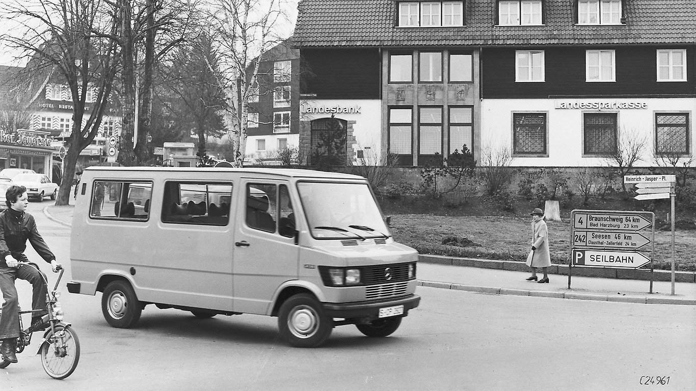 Vans: Decades of innovation and anniversaries | Mercedes-Benz Group ...