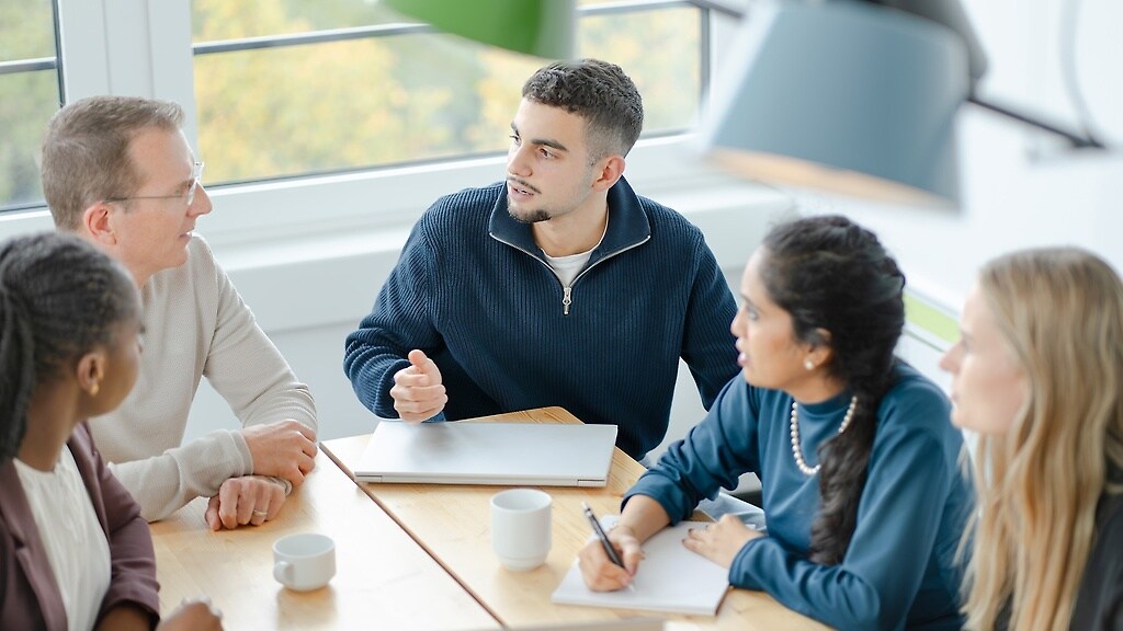 Stakeholder dialogue | Mercedes-Benz Group > Sustainability > Society ...