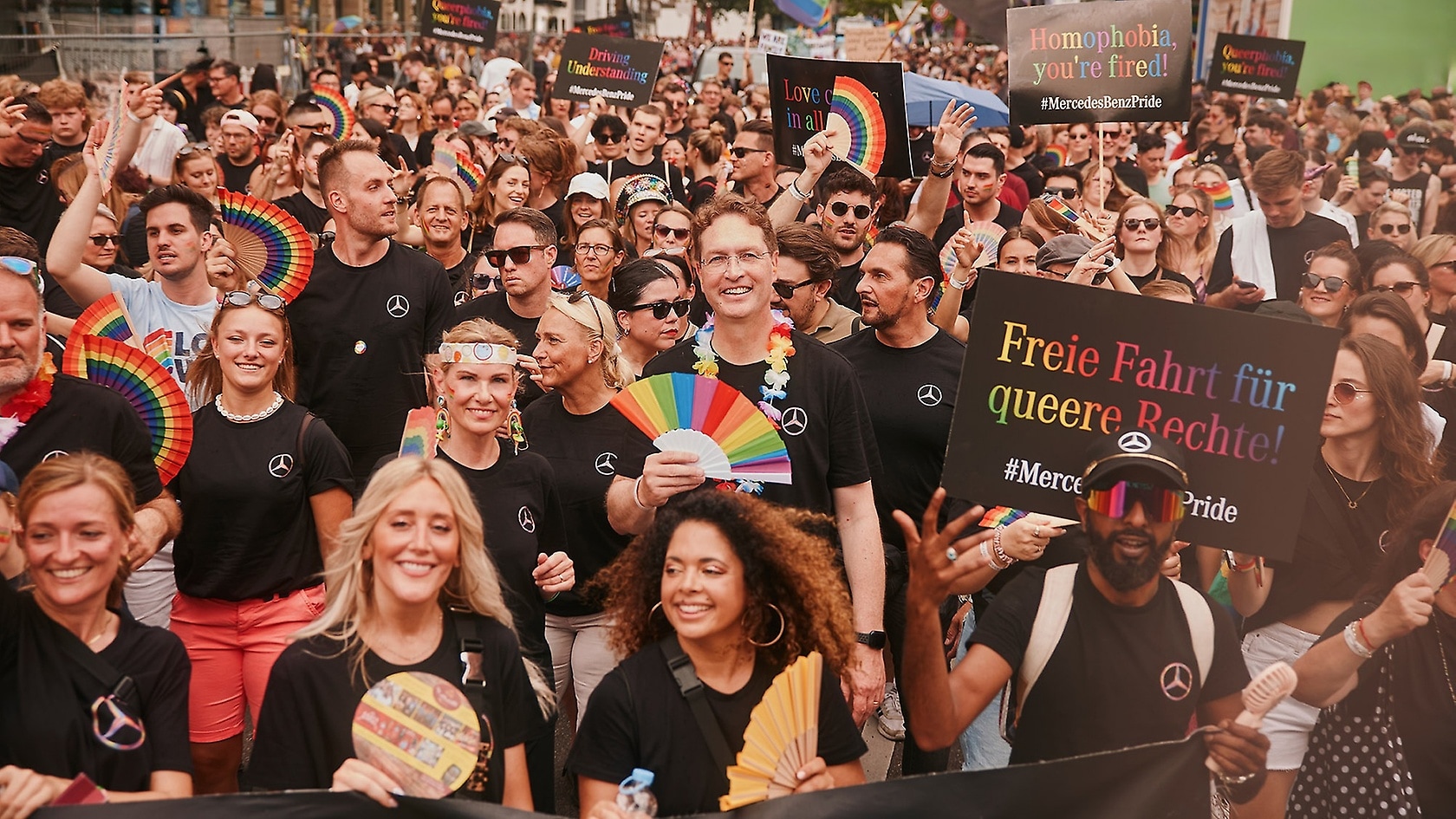 Pride at Mercedes-Benz | Mercedes-Benz Group > Sustainability > People ...