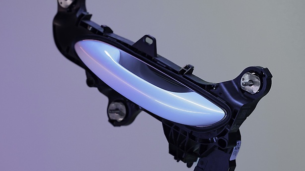 Chemical recycling closes the material cycle of scrap tyres | Mercedes ...